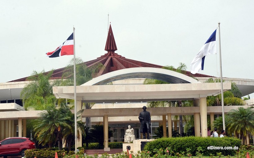 La Universidad Autónoma de Santo Domingo (UASD) presentó ante la Fis