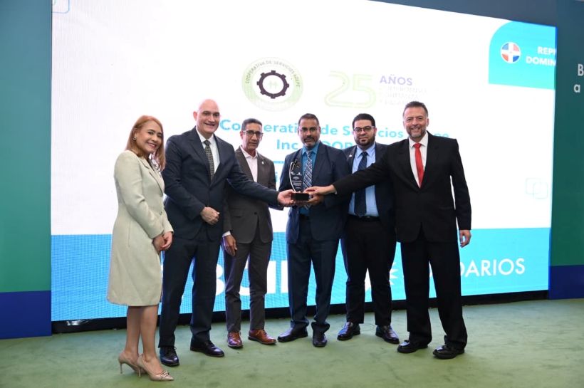 Coopadepe riecibe prestigioso premo BCIE Solidarios por su traye